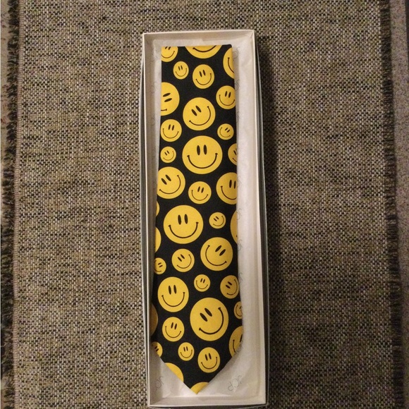 Addiction | Accessories | New Smiley Face Tie In Black And Yellow ...